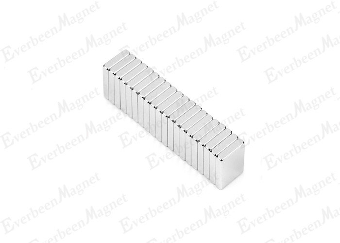 N45 NdFeB Permanent Magnets 3 / 8 " X 3 / 8 " X 1 / 16 " Thickness 80 Celsius Degree