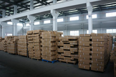 Wuxi Lucky  Pet  Products Co.,Ltd linea di produzione del produttore