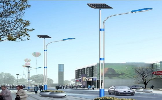 Mono Or Poly Panel Solar Powered Street Lights High Lumen Airproof