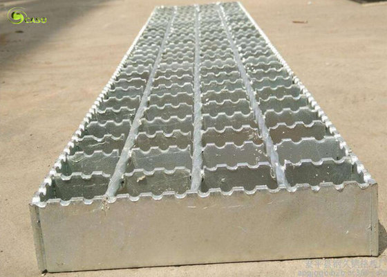 Hot Dipped Galvanized Walkway Grid Treads Welded Drain Trench Steel Grille Floor supplier