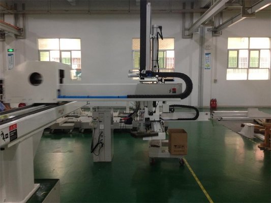 Taking Out Plastic Products Application Industrial Robotic Arm With CE Certificate