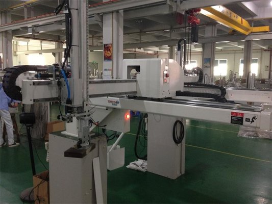 Fully Automatic Industrial Robotic Arm With Cutting Sprue System For Injection Machine