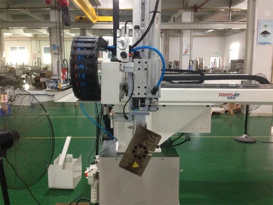 Fully Automatic Industrial Robotic Arm With Cutting Sprue System For Injection Machine