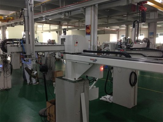 Fully Automatic Industrial Robotic Arm With Cutting Sprue System For Injection Machine
