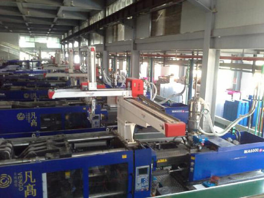 Plastic Injection Factory Parts Plastic Auxiliary Equipment Central Conveying System
