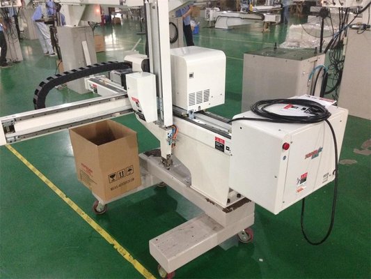 5 Axis Rapid Industrial Robotic Arm Telescopic Gripper for Injection Molding Machine