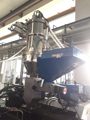 Masterbatch Screw Volumetric Dosing Machine Working With Plastic Injection Molding
