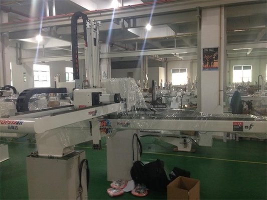 Linear Guide Way Cross Propelled Multi Axis Robot / AC Servo Pick And Place Robot
