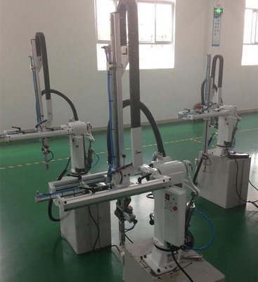 Industrial Horizontal Injection Machine Swing Arm Robot With 90 Degree Gripper
