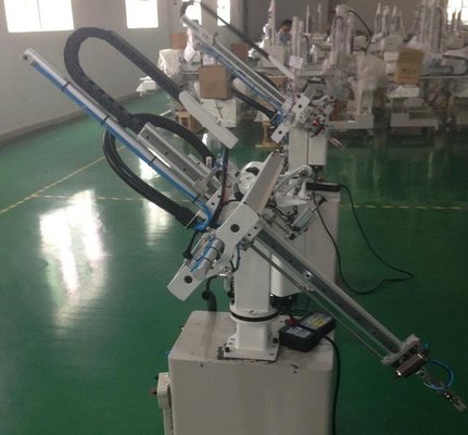 Industrial Horizontal Injection Machine Swing Arm Robot With 90 Degree Gripper