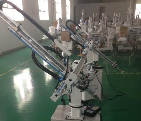 CE Certificate Small Swing Arm Robots for 50~180T Injection Moulding Machine