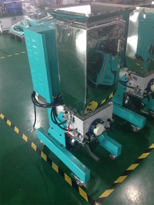 Double Layers Feeding Hopper Plastic Crushing Machine , Plastic Auxiliary Equipment