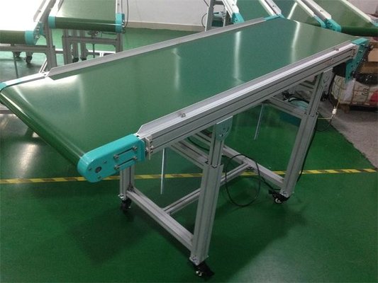 2.0mm Green Industrial Slope PVC Belt Conveyor With Universal Castors