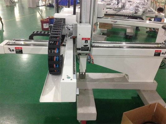 Disposable Spoon Fork Knife Taking Out Industrial Manipulator Arm High Speed Fully Servo Motor