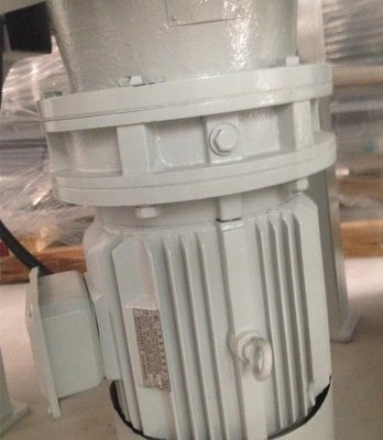 High Speed Vertical Paddles Plastic Mixing Machine With Rolling Wheels