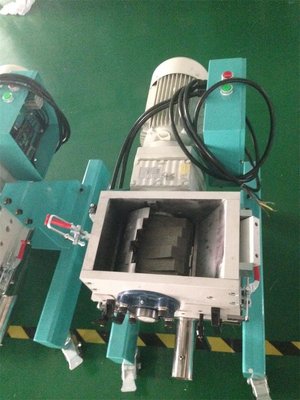 Double Layers Feeding Hopper Plastic Crushing Machine , Plastic Auxiliary Equipment