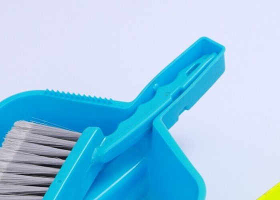 Plastic Household Dustpan with Brush Durable Cleaning Tools , Round hole
