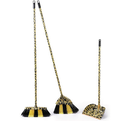 Printed PVC Coated Wooden Long Handled Dustpan With 85 Cm Handle