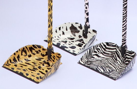 Printed PVC Coated Wooden Long Handled Dustpan With 85 Cm Handle