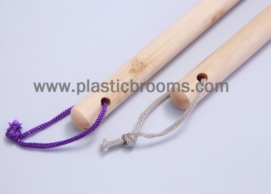 4.3ft Varnish Eucalyptus Wooden Broom Handle With Rotary Hook