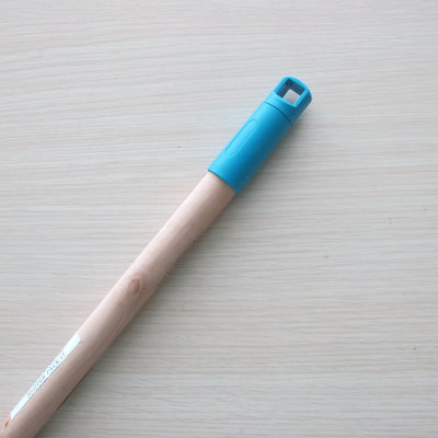 Smooth Surface 60 Inch lacquered Wood  Broom Handles With Metal Acrew