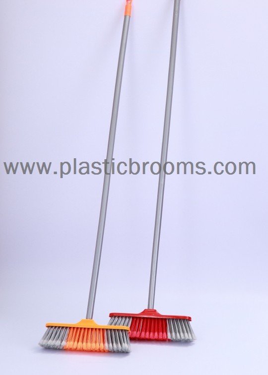 Helen Straight Plastic Brooms And Brushes /  Wooden Handle Scrub Brush