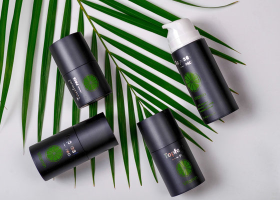 人のスキン ケアの包装のための30ml 50ml 100mlの黒く空気のない化粧品のびん