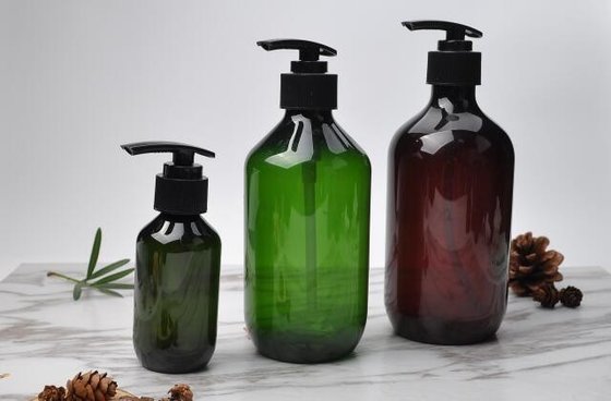 別の包装のプラスチック シャンプーはシルク スクリーンの印刷表面をびん詰めにします