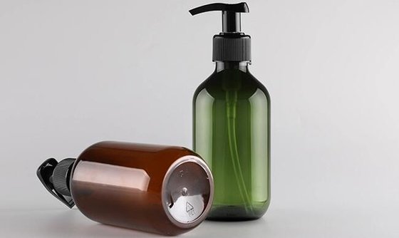 別の包装のプラスチック シャンプーはシルク スクリーンの印刷表面をびん詰めにします