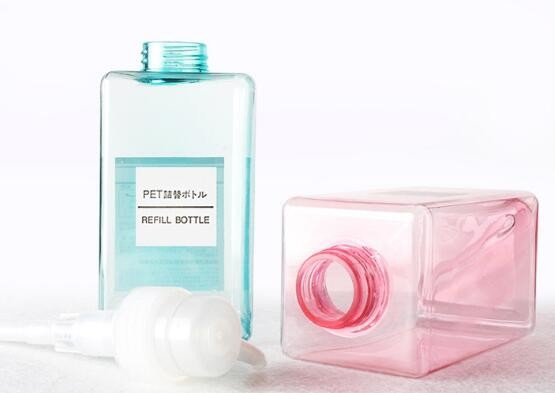 正方形PETGのプラスチック詰め替え式のシャンプーのびんは個人的なロゴをカスタマイズしました