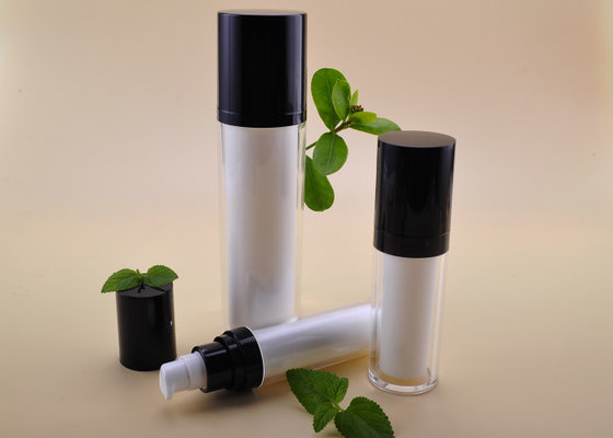 Bouteilles acryliques de pompe de lotion de cylindre inclinant des lignes de bouteille avec le mur de double couche