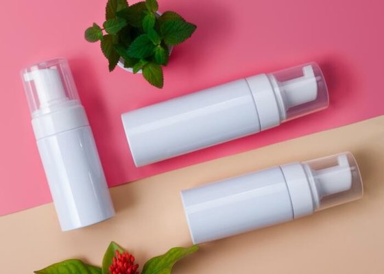 家のための再使用可能なプラスチック泡立つ石鹸ディスペンサーの泡の石鹸ディスペンサー