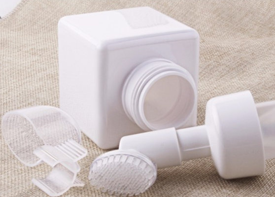 ケイ酸ゲルのブラシが付いている250ml泡ポンプびんの正方形プラスチックPETGの化粧品