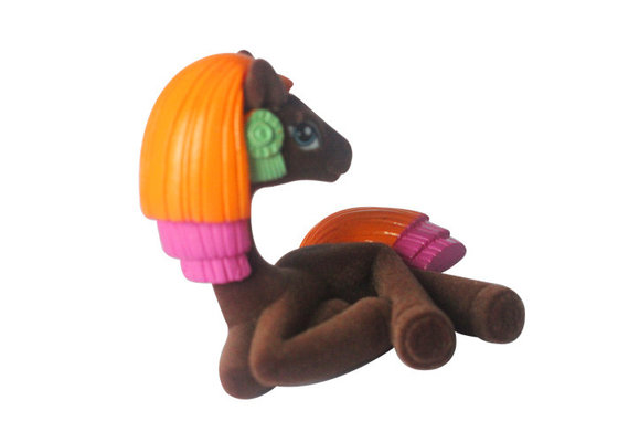 Plastica di Brown che si affolla i miei piccoli giocattoli del cavallino per protezione dell'ambiente dei bambini