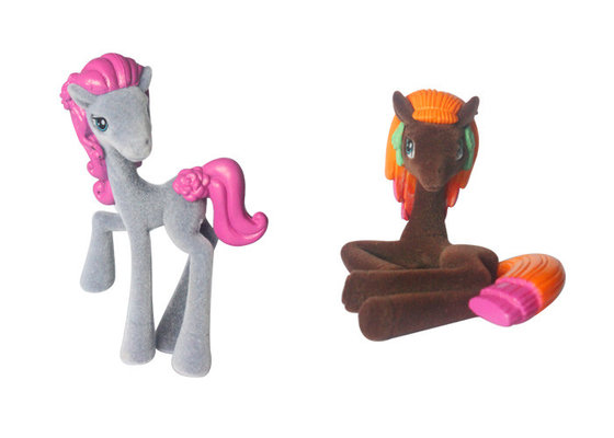 Plastica di Brown che si affolla i miei piccoli giocattoli del cavallino per protezione dell'ambiente dei bambini