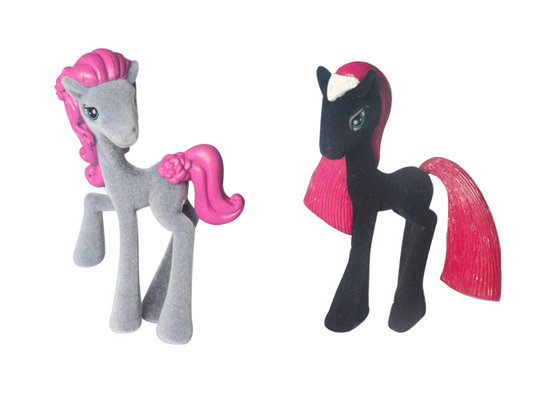 Il cavallino su ordine si è affollato i capelli lunghi del PVC dello speciale animale delle figurine per il regalo