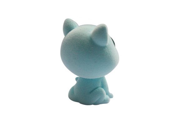 Figure di plastica graziose verde chiaro del gatto, animali farciti affollati del gattino per il gioco dei bambini