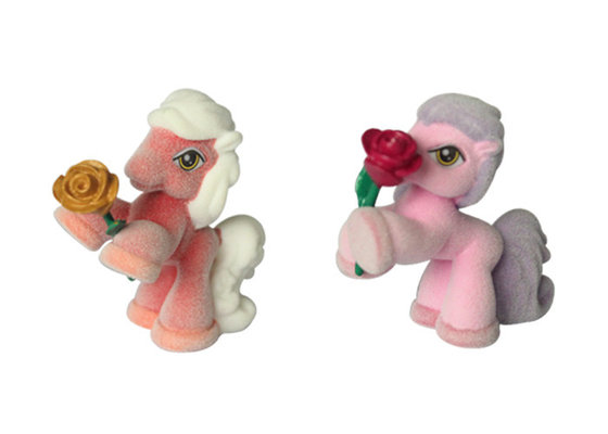 Sorga i giocattoli di plastica affollati del cavallino/figura animale stabilita del cavallo con il fiore