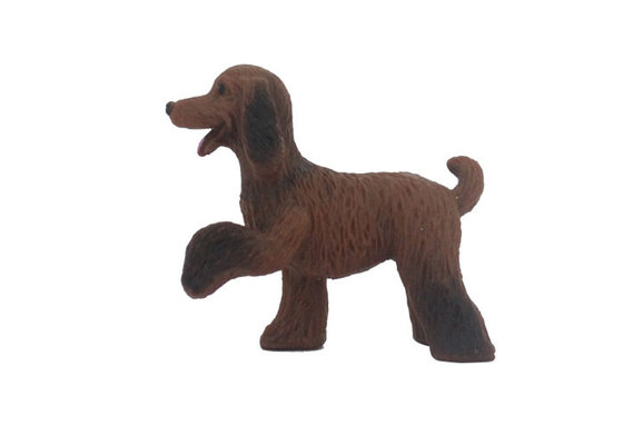 Piccolo colore della carota delle figurine di plastica artificiali non tossiche del cane per i regali dei bambini