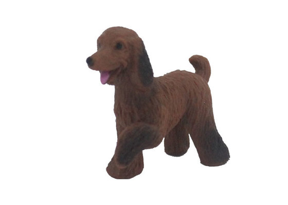 Piccolo colore della carota delle figurine di plastica artificiali non tossiche del cane per i regali dei bambini
