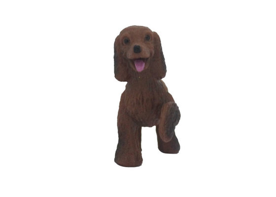 Piccolo colore della carota delle figurine di plastica artificiali non tossiche del cane per i regali dei bambini