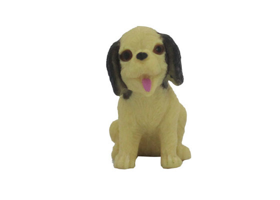 Stile giallo adorabile del cucciolo del PVC delle mini figurine di plastica molli del cane con le orecchie nere