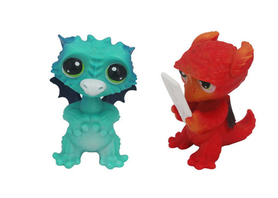 il dinosauro unico di plastica del fumetto 3D gioca l'ala blu scuro della bocca bianca libera del ftalato