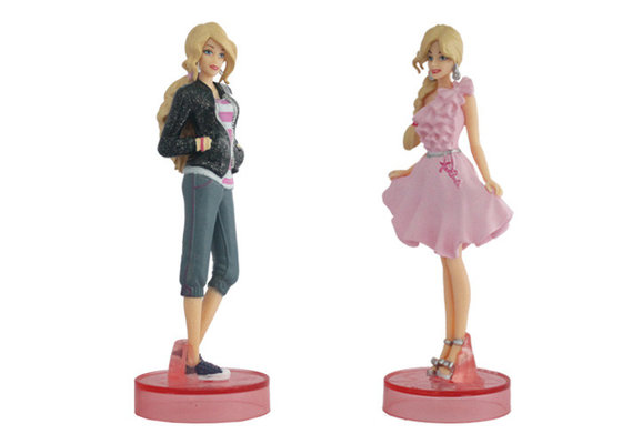 La plastica adorabile di Disney del vestito rosa calcola i giocattoli della bambola di Barbie di modo per le ragazze