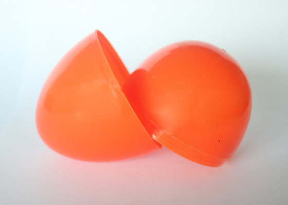 La plastica personale del distributore automatico dei bambini incapsula il giocattolo ovale dell'uovo di forma per Candy