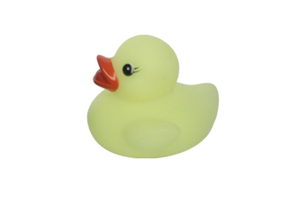 La piscina cambiante di colore morbido del PVC gioca per i bambini di 5 anni che fanno galleggiare l'anatra
