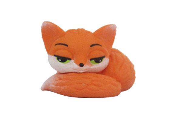 Giocattoli miniatura di plastica del fumetto arancio, giocattolo di Fox del bambino della ragazza con il rotolamento sulla coda