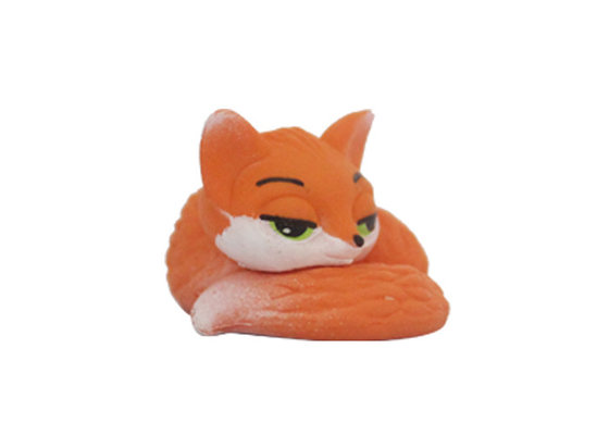 Giocattoli miniatura di plastica del fumetto arancio, giocattolo di Fox del bambino della ragazza con il rotolamento sulla coda