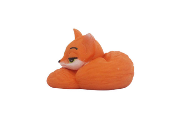 Giocattoli miniatura di plastica del fumetto arancio, giocattolo di Fox del bambino della ragazza con il rotolamento sulla coda