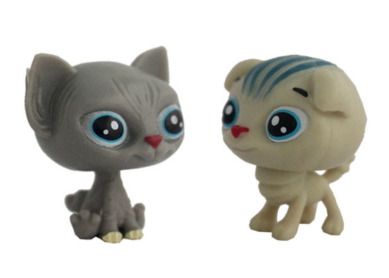 Il gatto di plastica miniatura dei regali ambientali dei bambini gioca la bella grande testa grigia